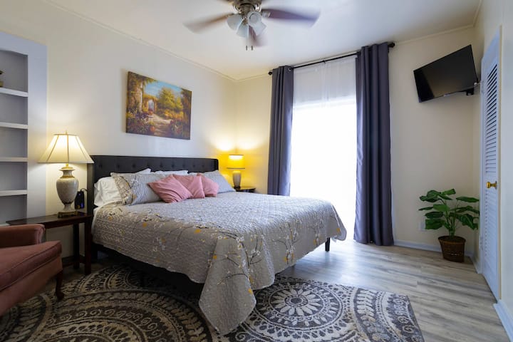 Mariposa Buckeye – Retreat For 2 - Kerrville, TX