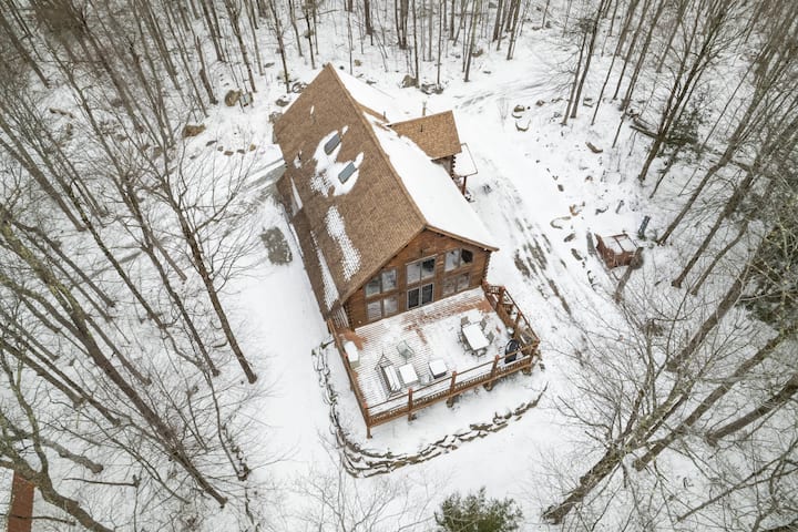 Serene 3-br Berkshires Log Cabin - Berkshire County, MA