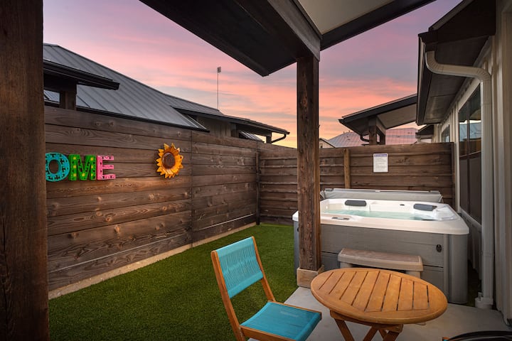 Eagle's Hideaway 101 - Hot Tub, 5 Min To Main - Fredericksburg, TX