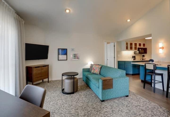 2 Pet-friendly 2br Suites, W/ Outdoor Pool! - Santa Clara, CA