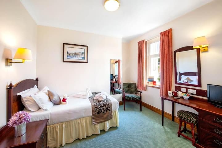 Serene Room With Bay Views – Breathtaking Scenery - Loch Awe