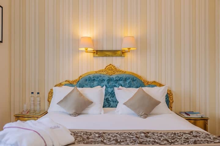 Historical Haven Near Mccaig's – Timeless Comfort - 奧本