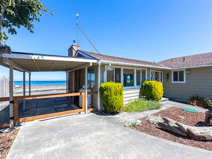 Seaside C: Beachfront Escape On Dungeness Bay - Sequim, WA