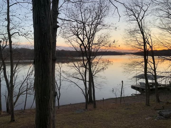 Hickory Haven – Lake Getaway + Private Dock - Kentucky Lake