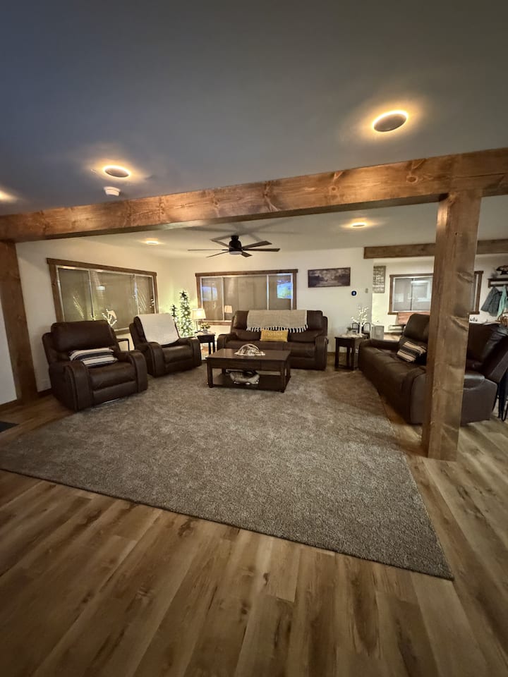 Grand Pine Newly Renovated Cabin Near Yellowstone - Island Park, ID