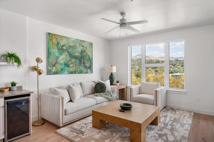 Views! Capitol! Year Round Pool/spa/gym/bowling! - Salt Lake City, UT