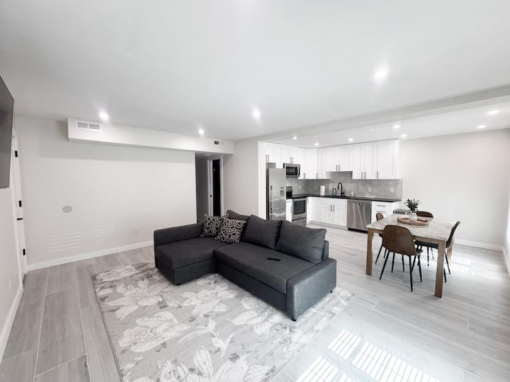 Sleek Condo By The Beach - Virginia Beach, VA
