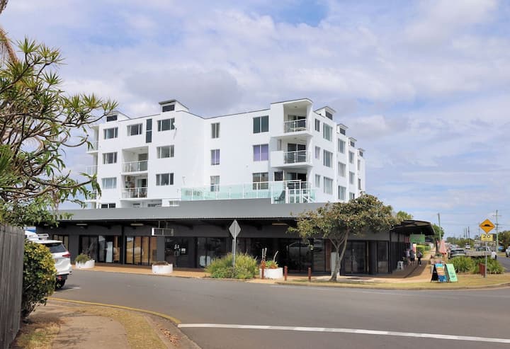 Platinum Apartments Unit 7 - Bargara