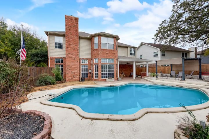 City Retreat W/ Pool & Near Lake - Flower Mound, TX
