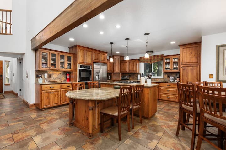 Bearfoot Villa- Luxury, Spacious - Shaver Lake, CA