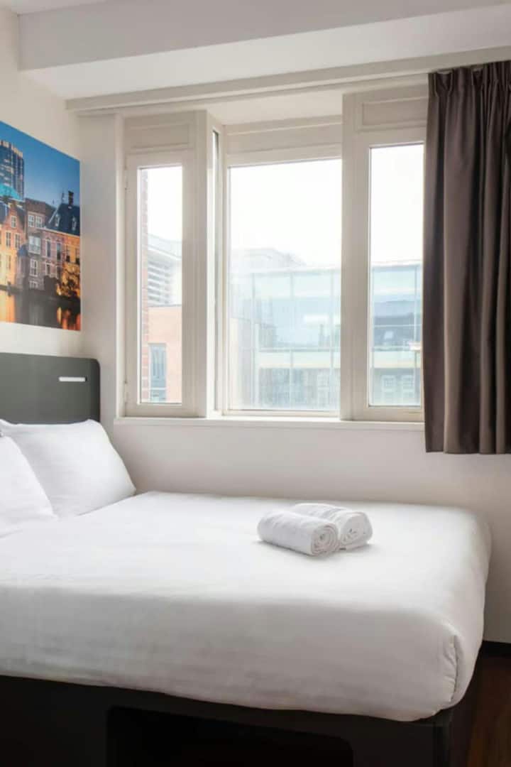 Clean & Comfy, With Free Wifi - The Hague