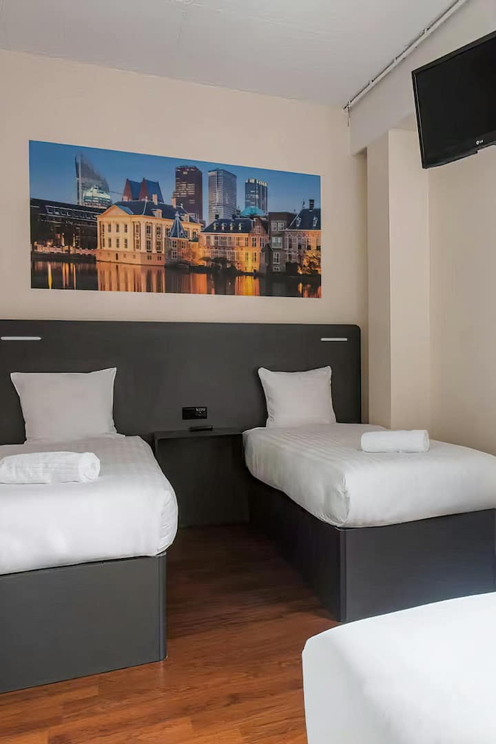 Plenty Of Room For The Fam - Scheveningen