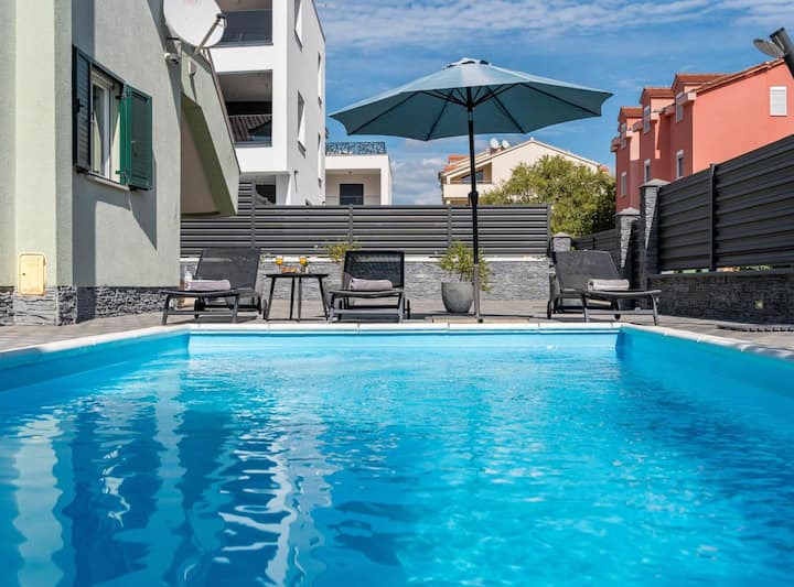 Villa S - 5 Bedroom With Private Pool - Vodice