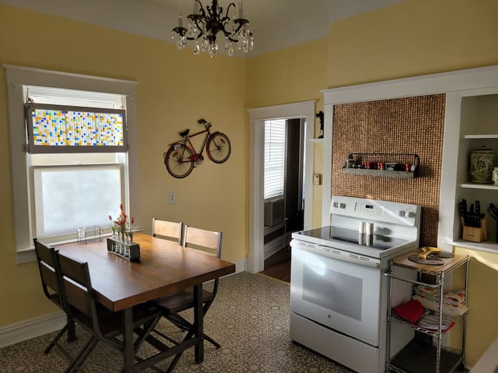 Vintage Parlor Close To Cmu And Hospital - Grand Junction, CO