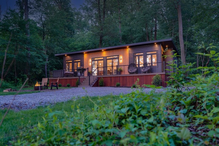 *Woodland Chalet*  Hot Tub - Fire Pit - Grill - Strasburg, PA
