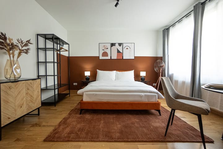 Spacious Studio In Prime Location With Queen Bed - Viena
