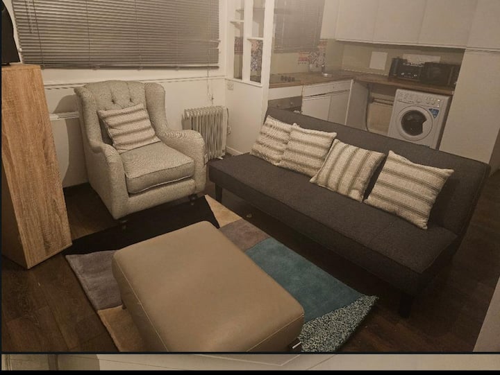 Cozy Romford Escape With Modern Amenities - Brentwood