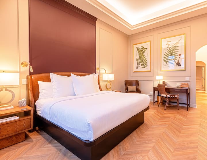 Sinclair Suites - Boutique Hotel West Dundee. - Elgin, IL