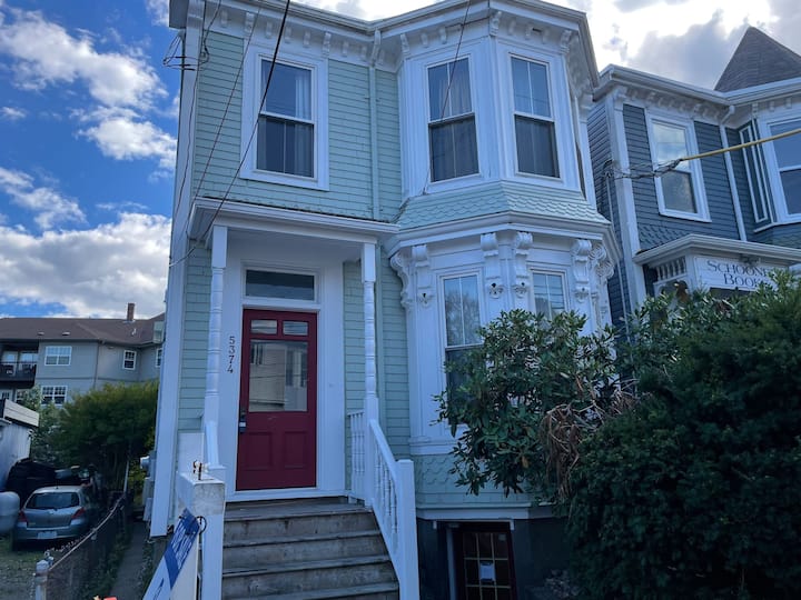 Inglis Heritage: Cozy 2-bdrm, Near Waterfront - Halifax