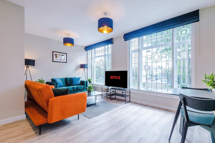 Lovely 2 Bedroom Apartment In Southport Centre - Southport