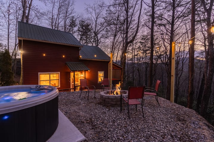 North Woods With Hot Tub - Blairsville, GA