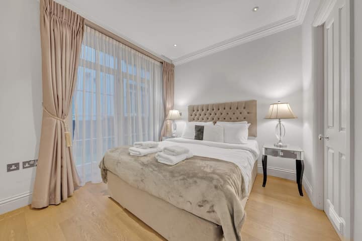 Luxurious 4-bed Mews House In London - London