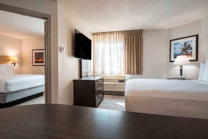 4 Affordable Suites W/ Full Kitchen - Free Parking - Fort Worth, TX