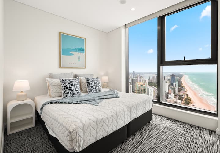 Sky-high Suite With Ocean Views - Pet Friendly - Surfers Paradise