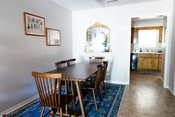 2br City Stay | Pet-friendly & Downtown - Mobile, AL