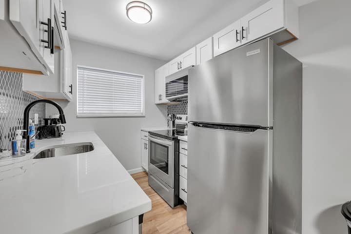 Entire 2 Bdrm Cozy Apt Near Dwtn - Birmingham, MI