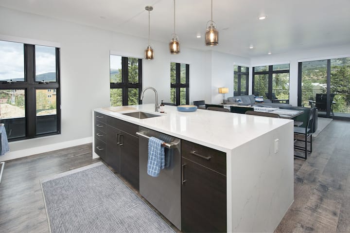 Brand New! Private Hot Tub On The River 2br - Silverthorne, CO