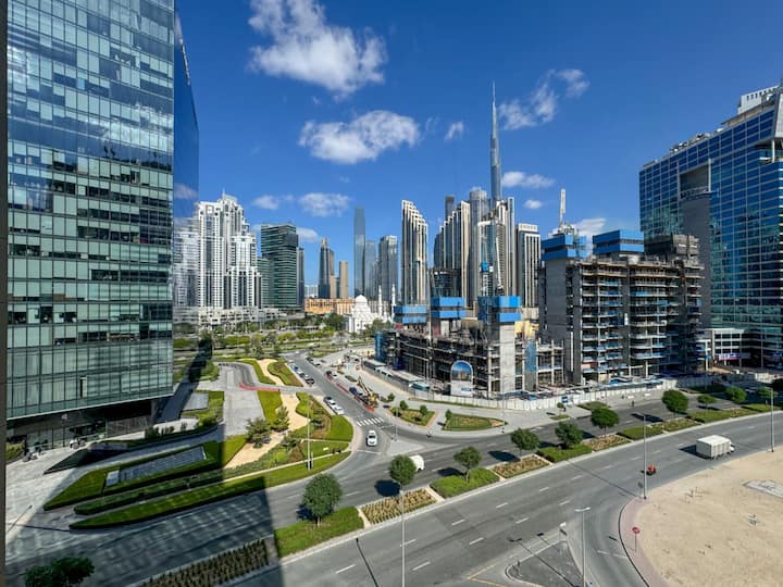 3br Apartment In Business Bay | Pool & Gym - Dubai