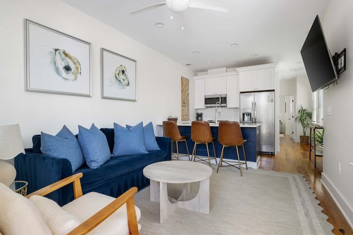 Urban Nomad | Modern Dt Charleston House + Parking - Charleston, SC