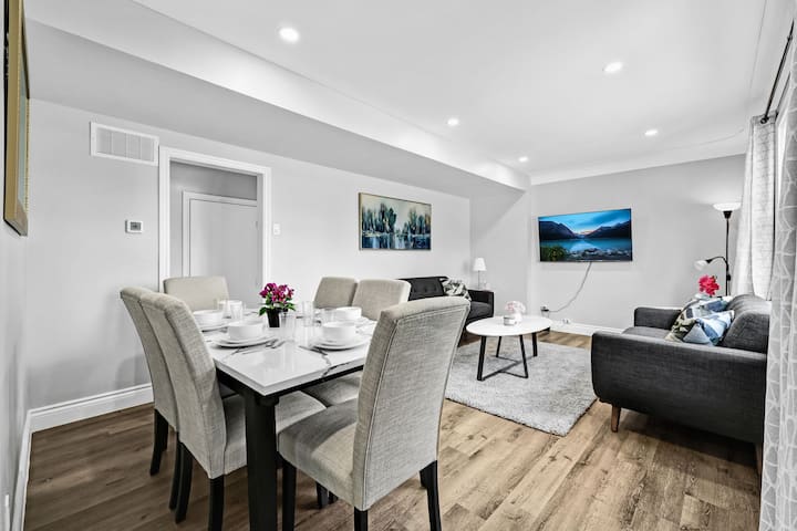 New 5 Bedroom House Near The Falls! - Niagara Falls