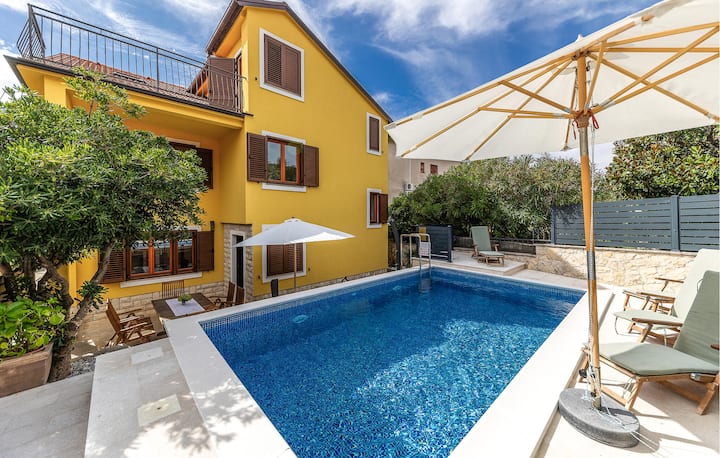 4 Bedroom Lovely Home In Selce - Selce
