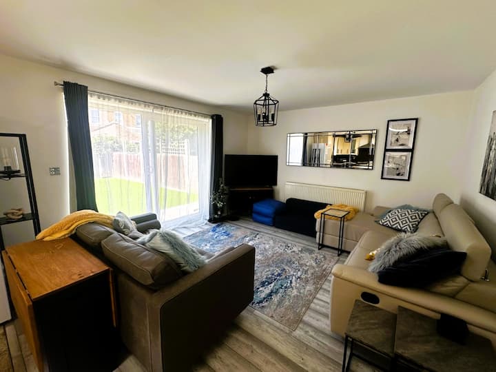 Luxury 3-bed | Ilford | Modern Comfort & Elegance - Ilford