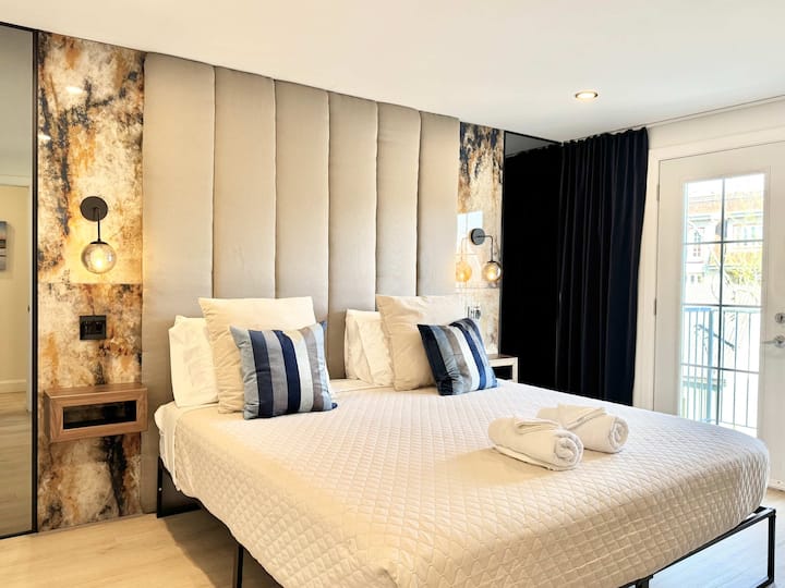 La Suite Royale | Spa | Free Ev Charger - Quebec City