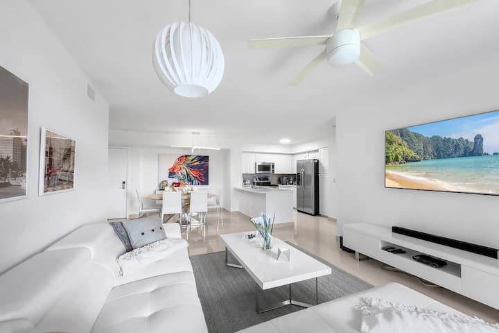 Pool | Free Parking | 4 Minute To Aventura Mall - Aventura, FL