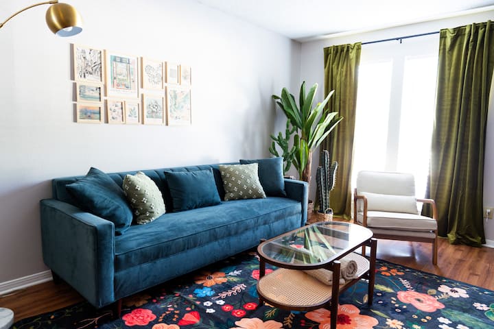 Bright 2br Retreat | Pet-friendly Stay - Mobile, AL