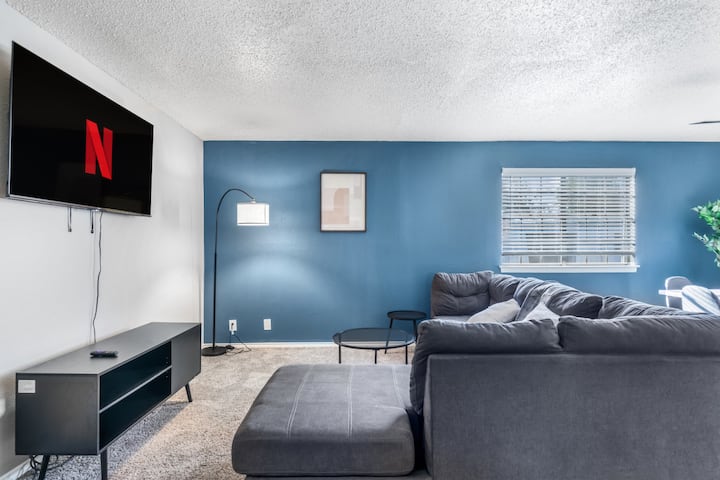 Walk To At&t Stadium | Modern 2br Game Day Stay - Arlington, TX
