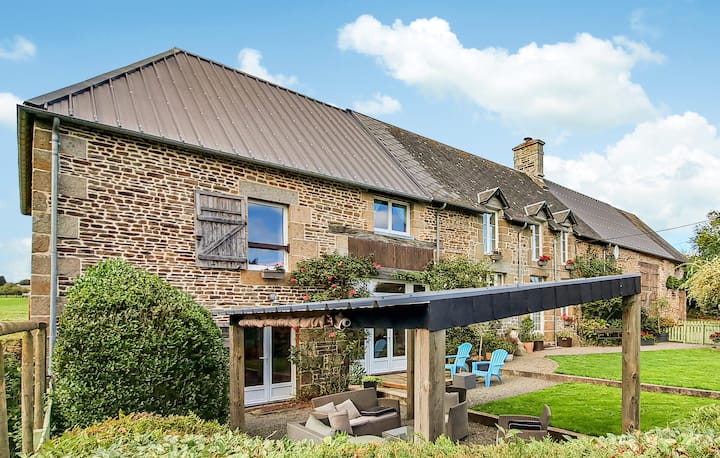 Lovely Home In Les Loges-marchis - Saint-Hilaire-du-Harcouët