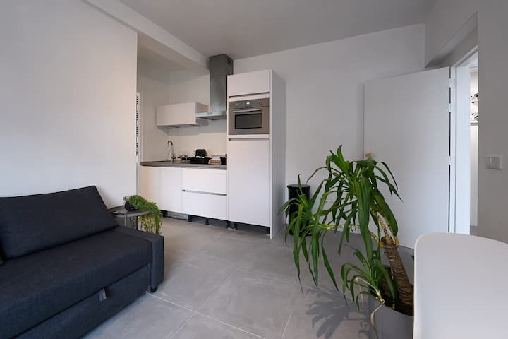 Chic 1br W Free Parking Near City Center - By T&s - 에인트호벤