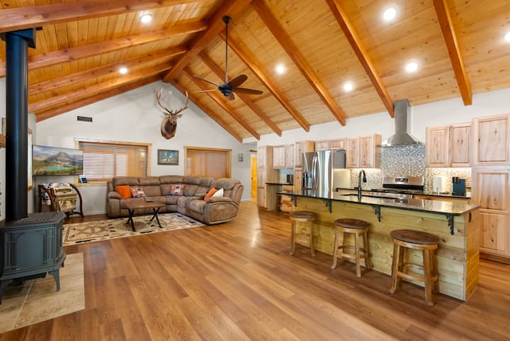 Spacious, Updated Lodge— Minutes To Glacier Park! - West Glacier, MT