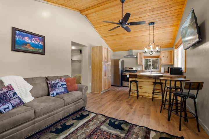 Brand New, Cozy Glacier Cabin - West Glacier, MT