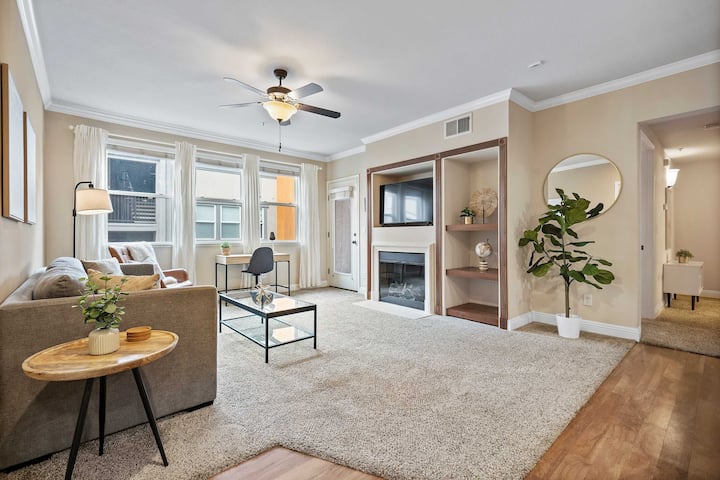 Luxury 2br/2ba Apartment With Pool, Gym & Theater - Reno, NV
