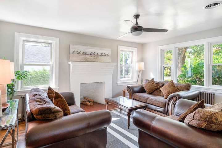 Spacious Family Home — Walkable To Downtown + Pet - Charlottesville, VA