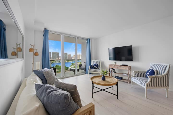 Walk To Beach |Ocean & Bay Views - Sunny Isles Beach, FL