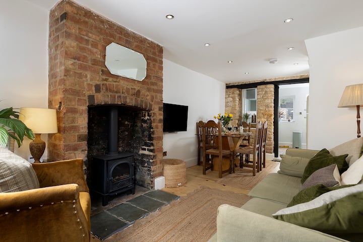 Trendy Townhouse In The Heart Of Chipping Norton - 치핑노턴