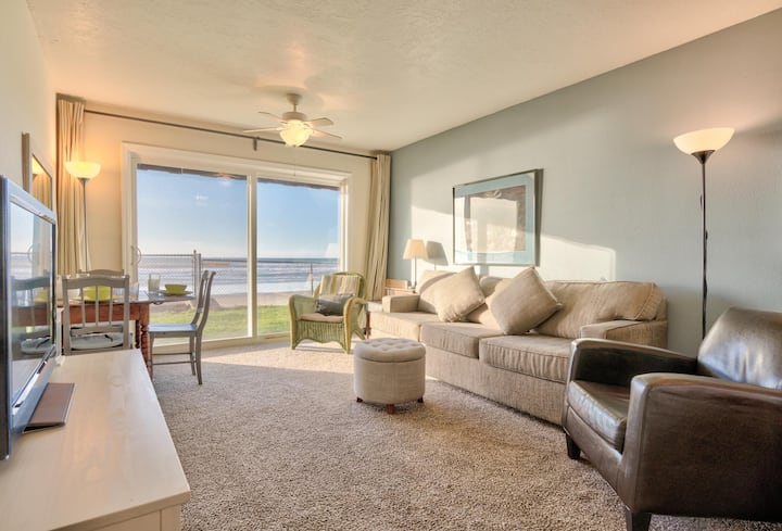 Ground Floor Beachfront Suite - Sleeps 5 - Pool An - Lincoln City, OR