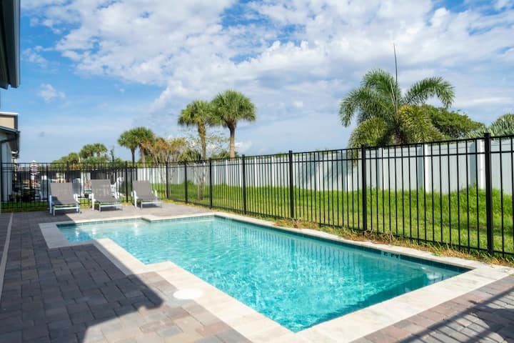 Sprawling 8br Estate With Private Pool - Melbourne Beach, FL